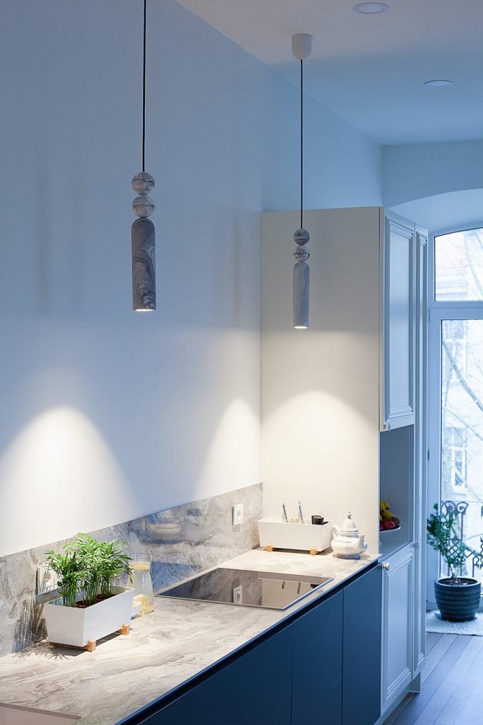 Lampara de techo en yeso marmolado. TUBE & SPHERES. - Otherform